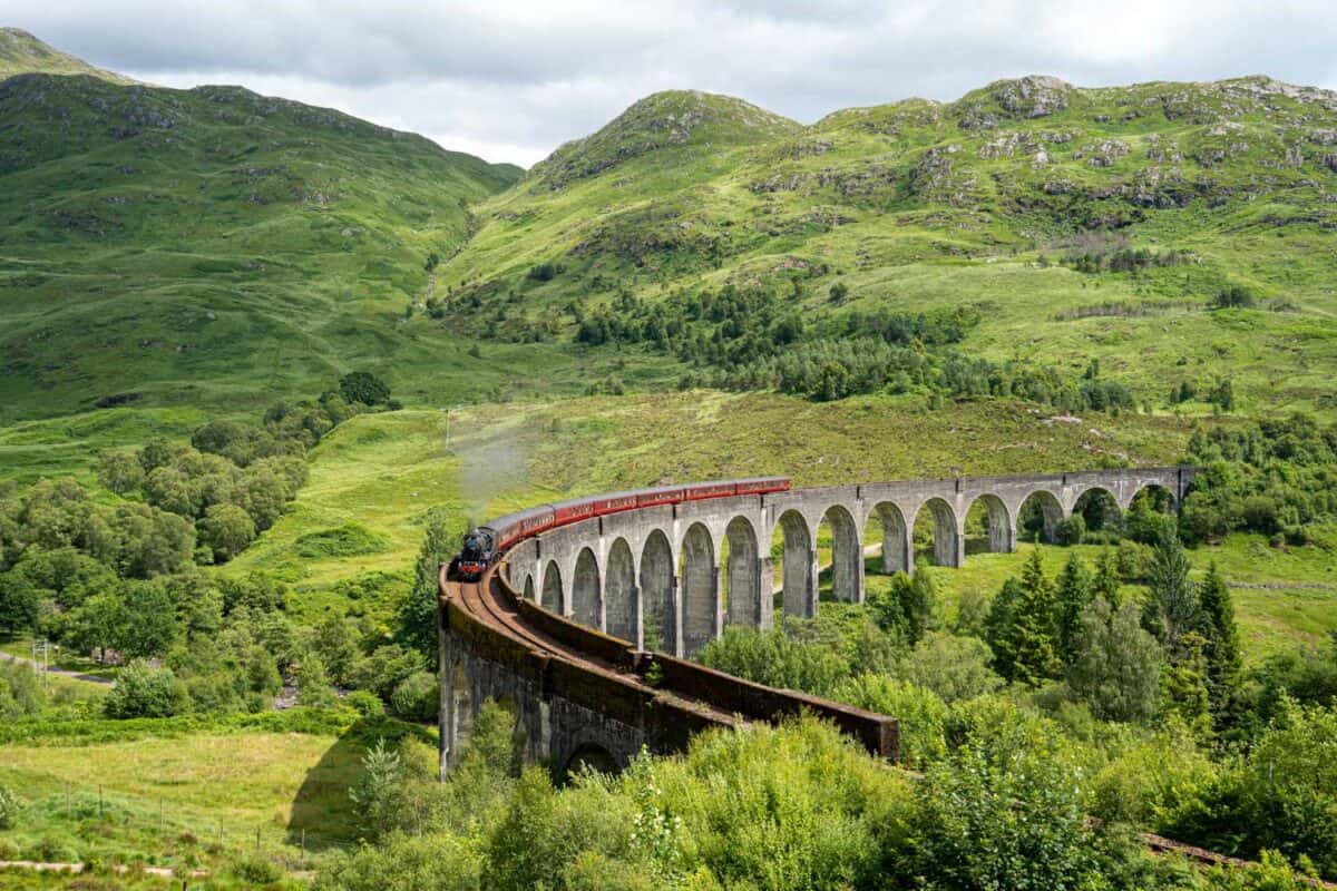 How to See the Jacobite Steam Train Cross the Glenfinnan Viaduct (See ...